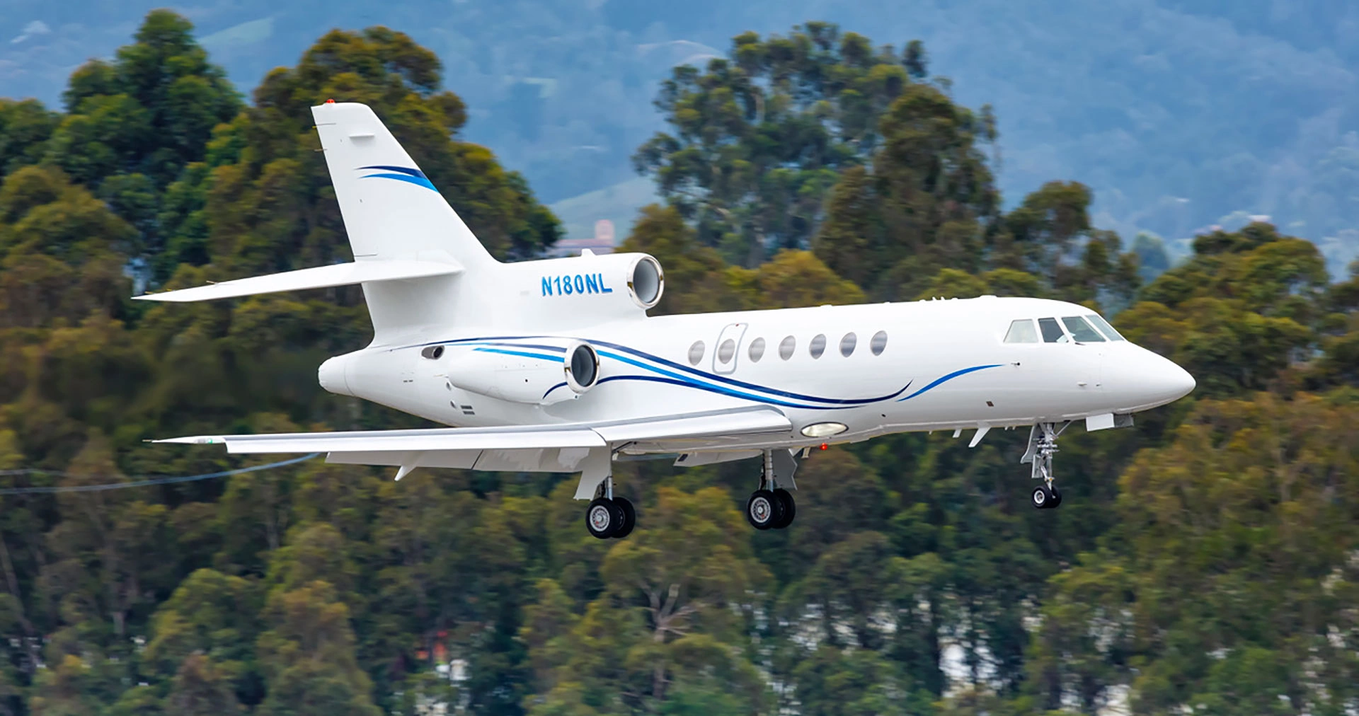 Jet privé Falcon 50EX - location de jet privé super midsize avec Jet Miles