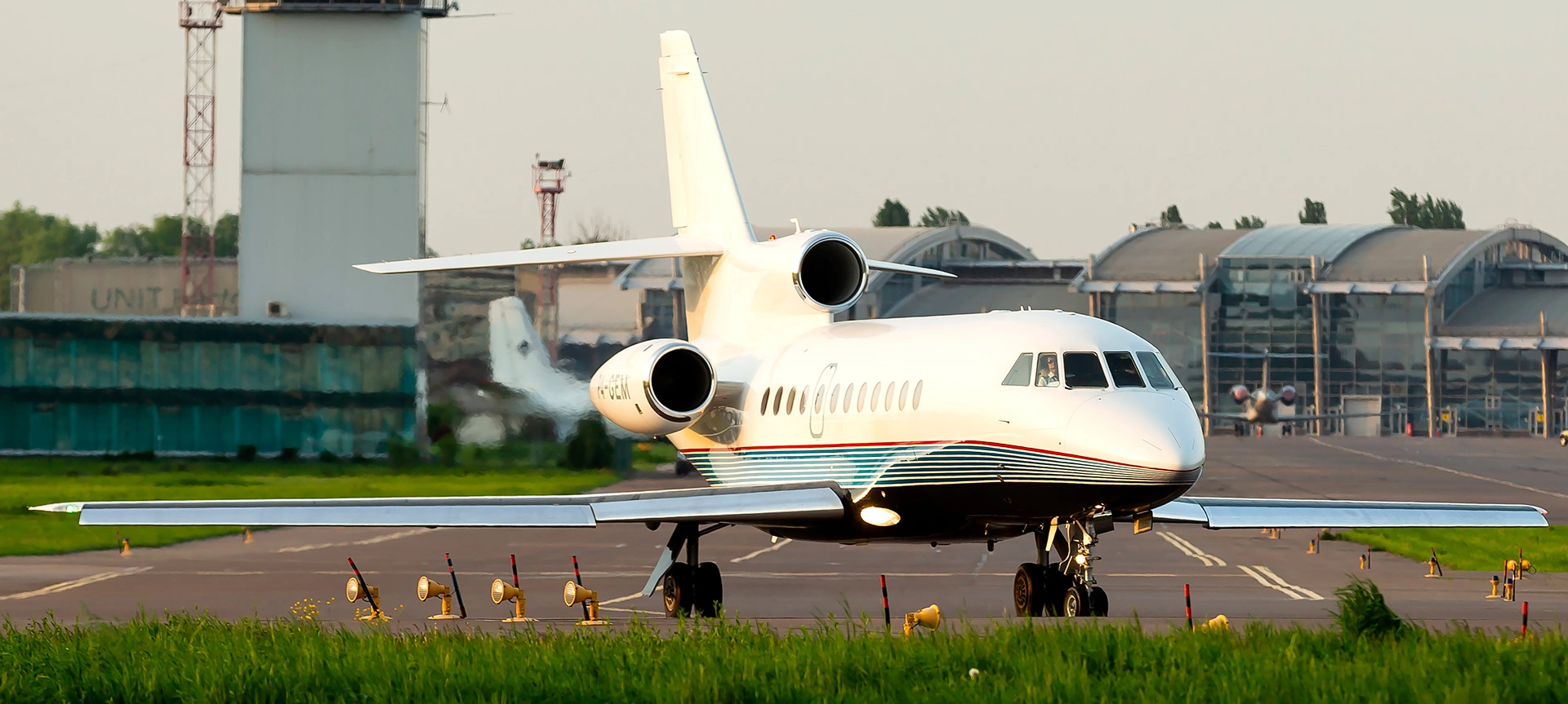 Jet privé Falcon 900 - location de jet privé longues distances avec Jet ...